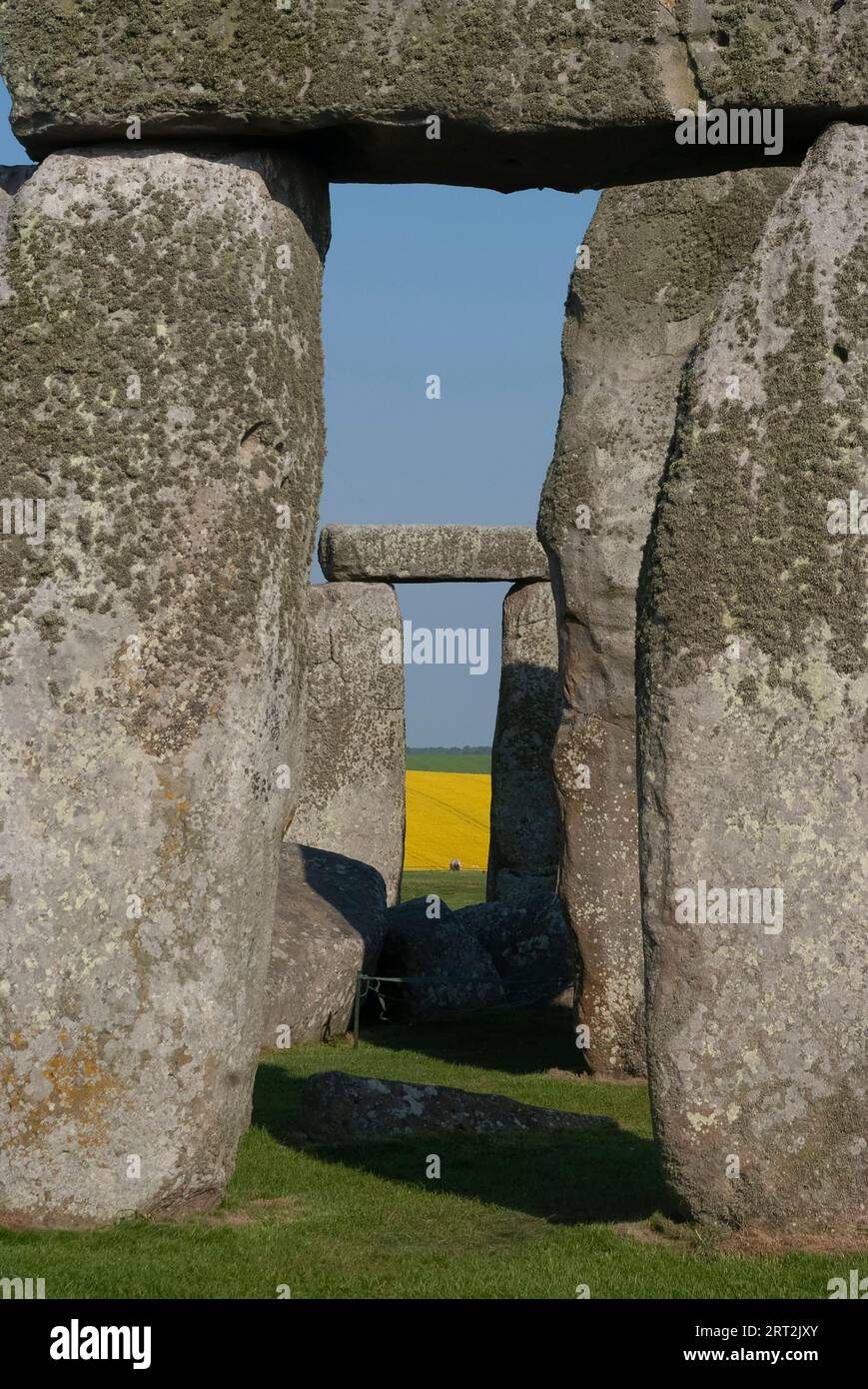 The most famous prehistoric monument in England, Stonehenge was built ...