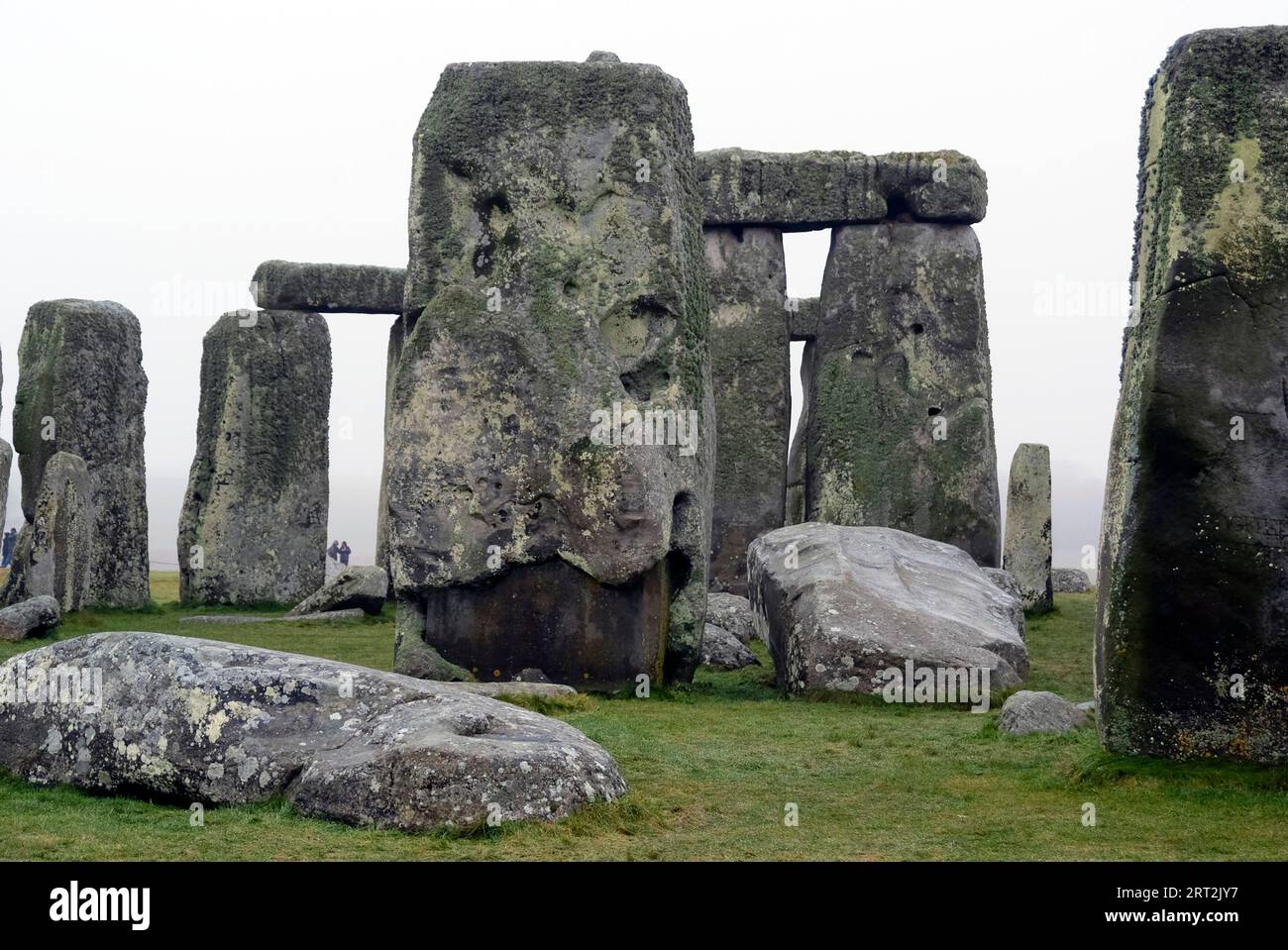 The most famous prehistoric monument in England, Stonehenge was built ...