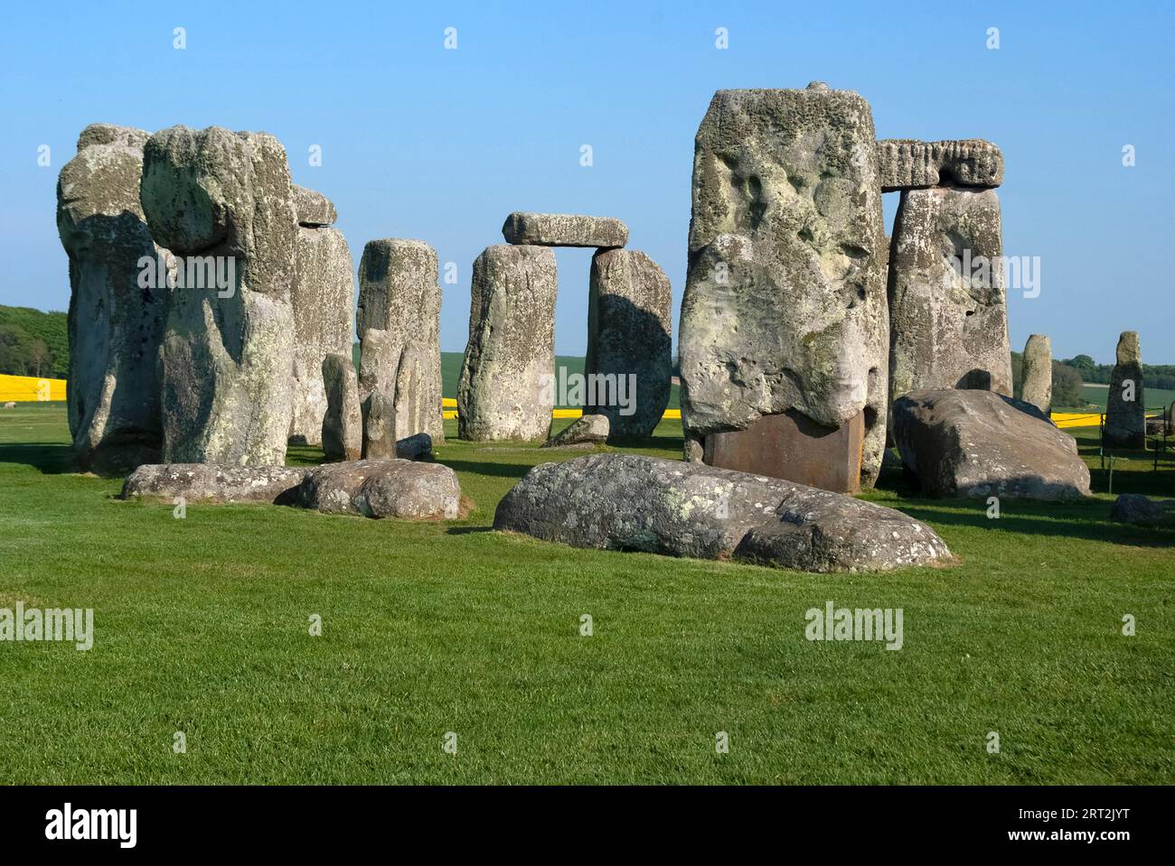 The most famous prehistoric monument in England, Stonehenge was built ...