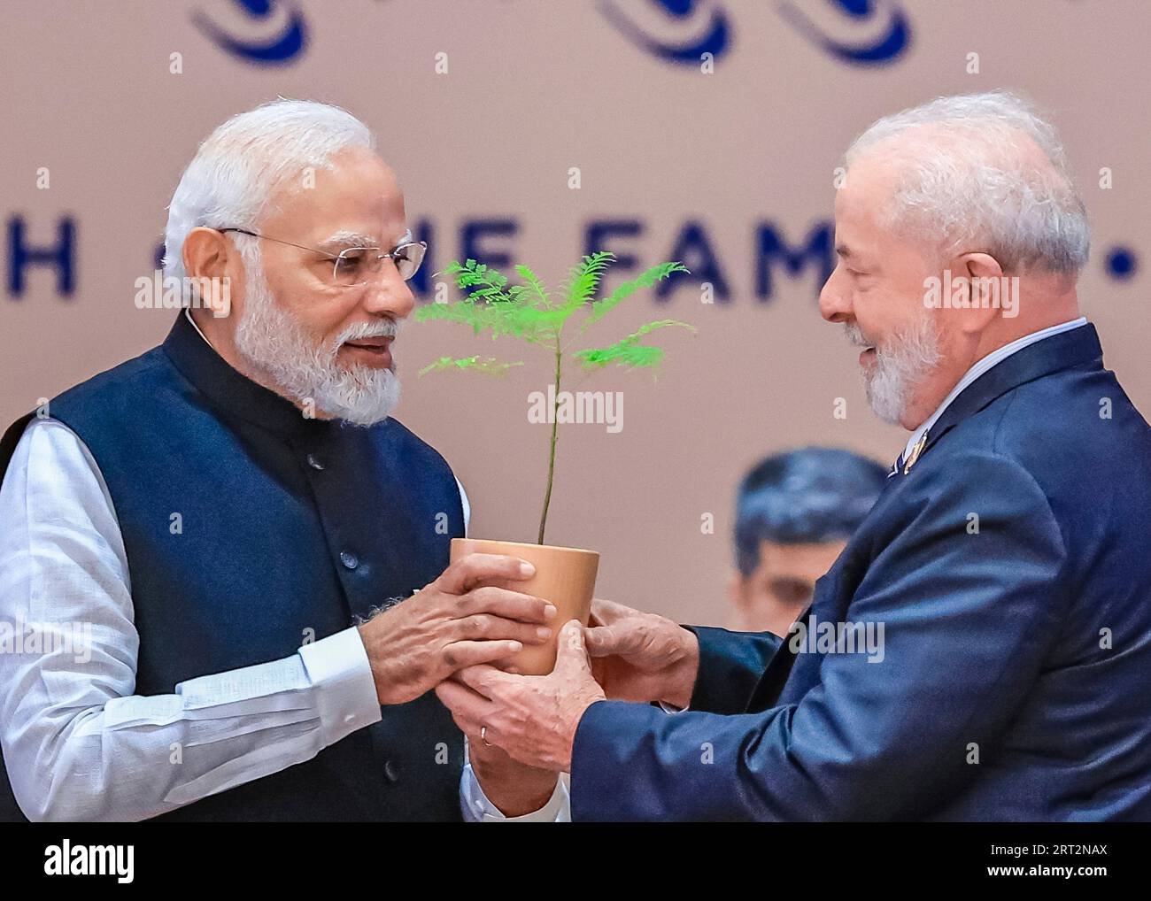 New Delhi, India. 10th Sep, 2023. Brazilian President Luiz Inacio Lula da Silva, right, presents ...