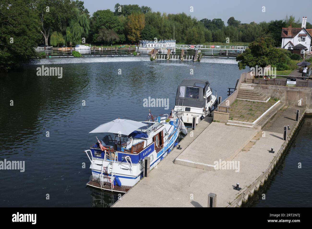 Goring on thames oxfordshire hi-res stock photography and images - Alamy