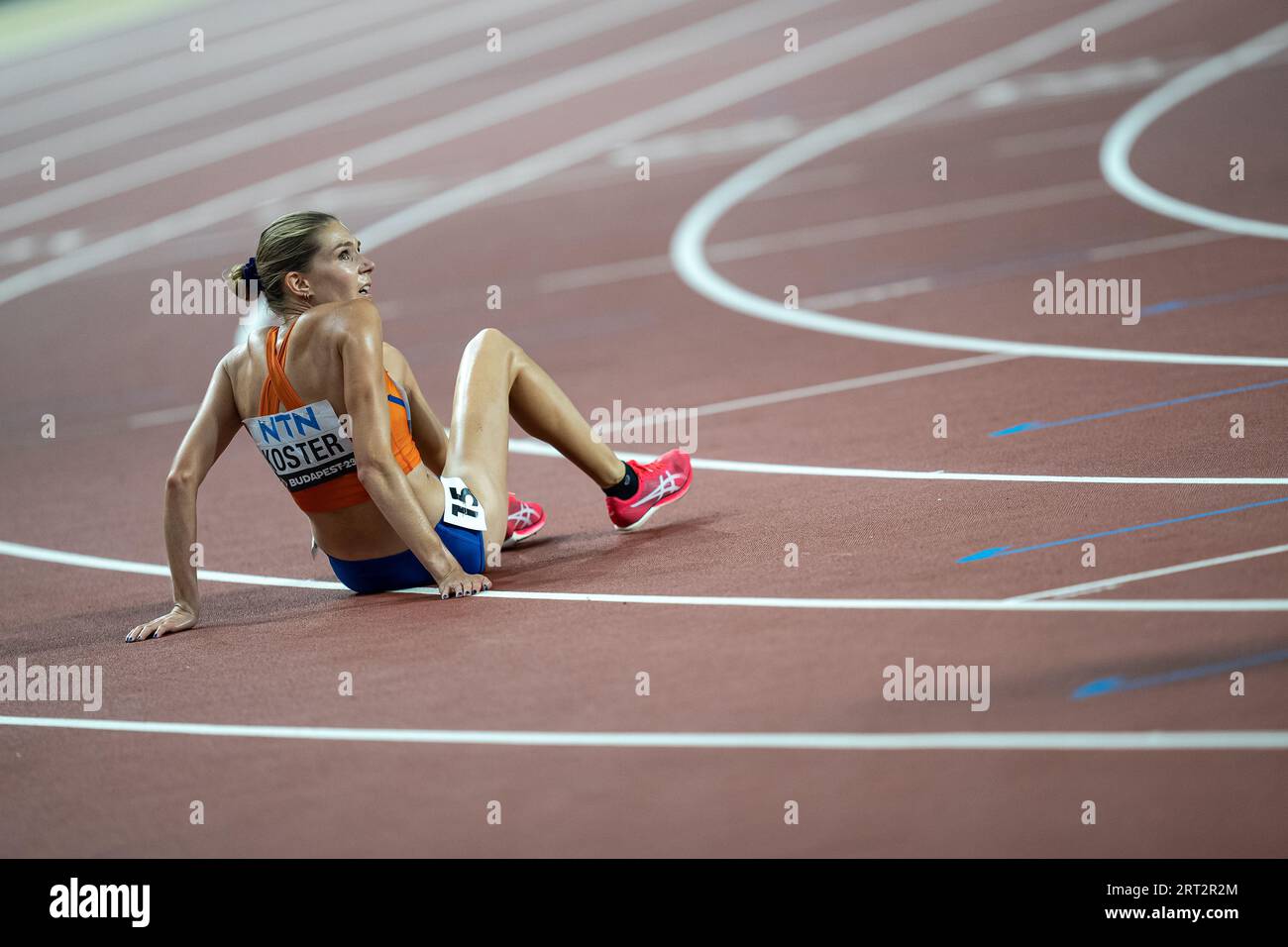 Maureen Koster participating in the 5000 meters relay at the World ...