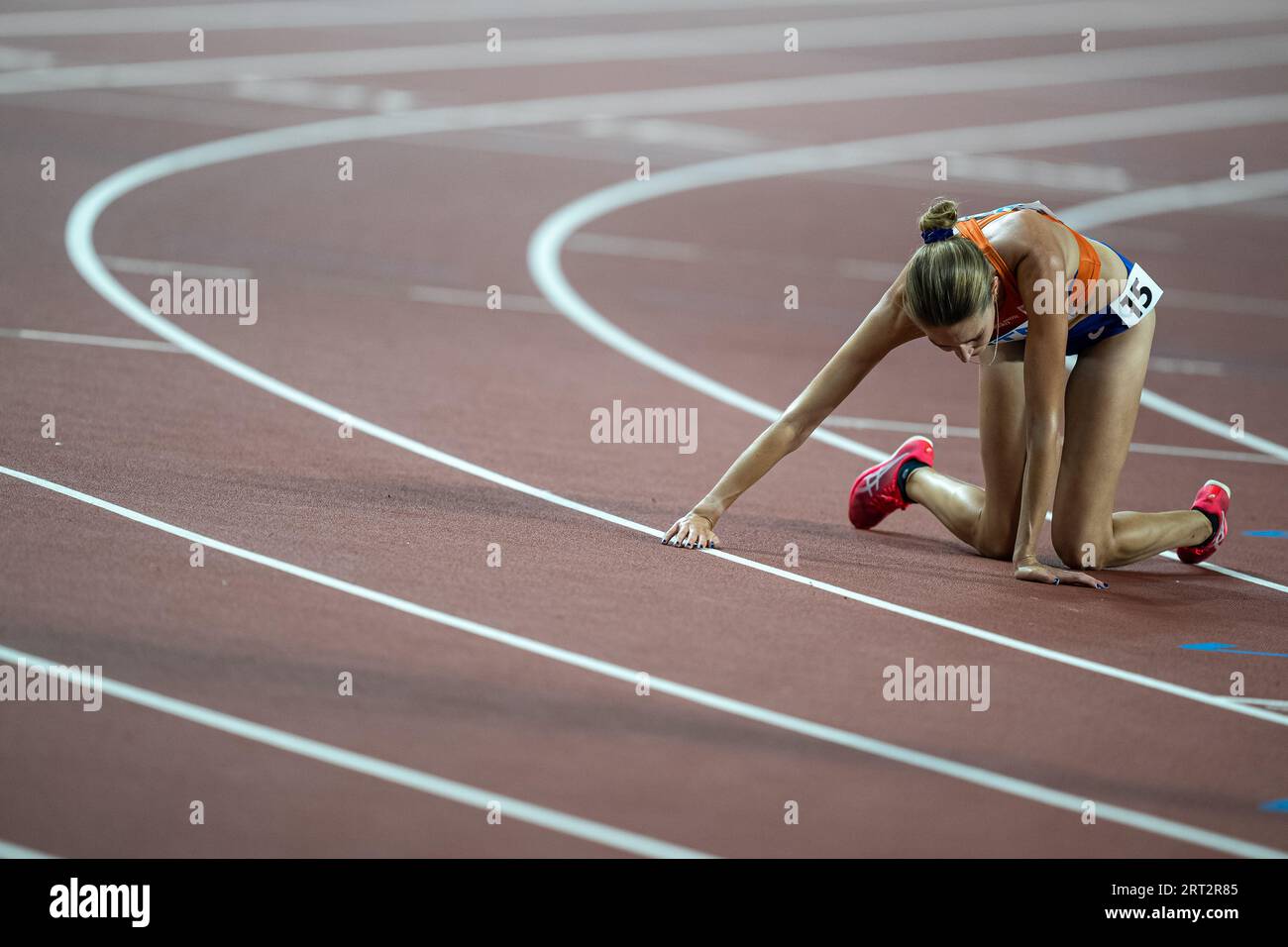 Maureen Koster participating in the 5000 meters relay at the World ...