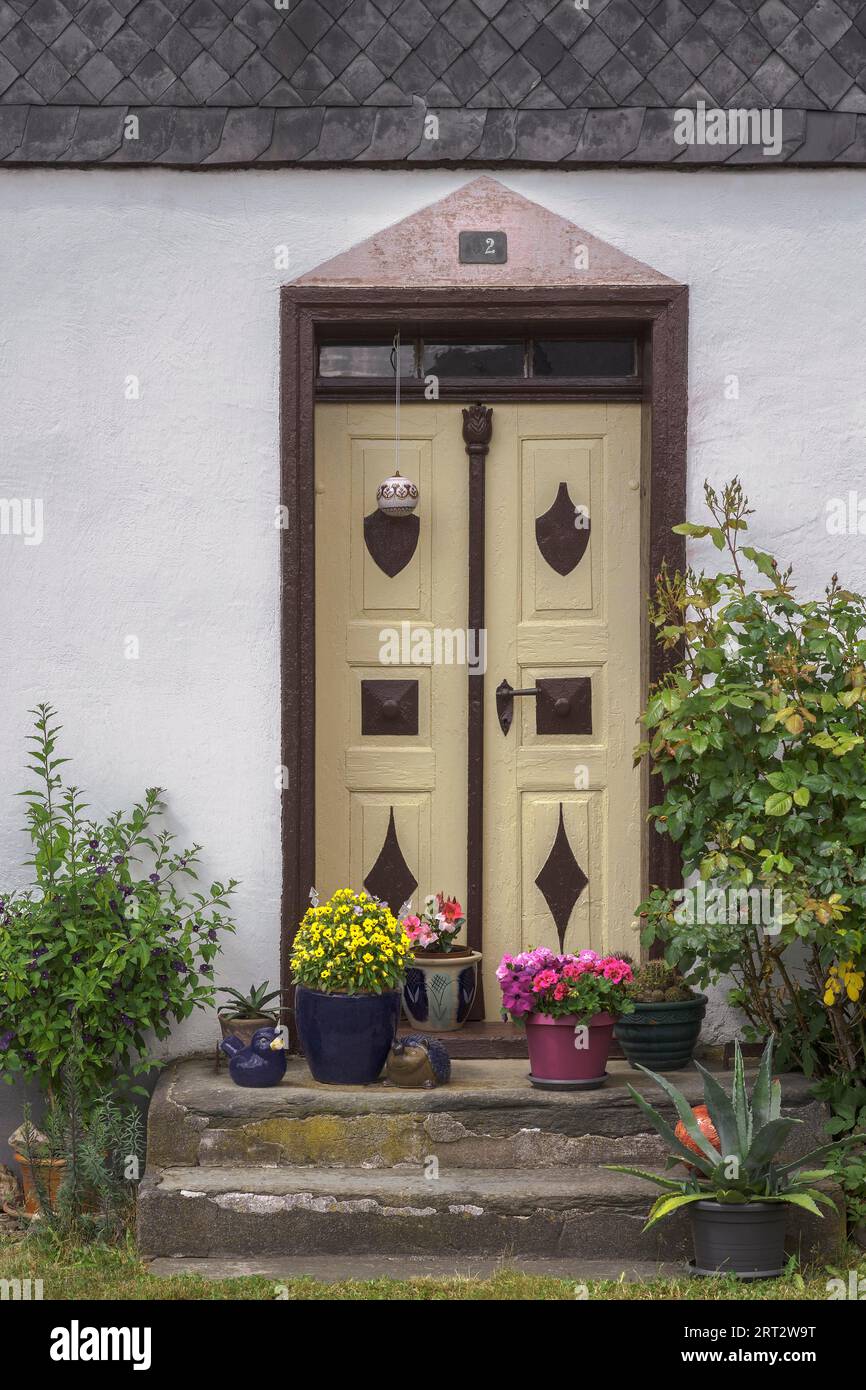 Old house decorative architecture hi-res stock photography and images ...