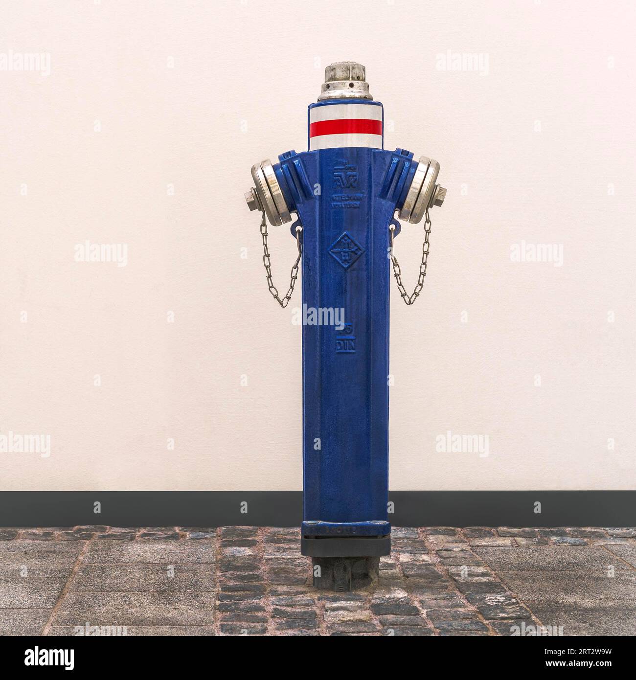 The blue hydrant Stock Photo - Alamy