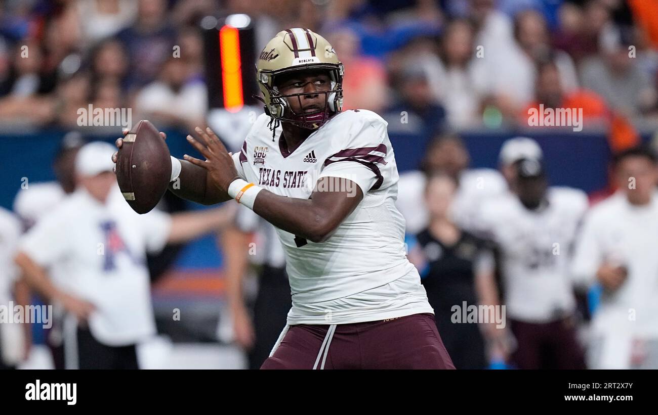 Texas State quarterback TJ Finley (7) throws against UTSA during the ...