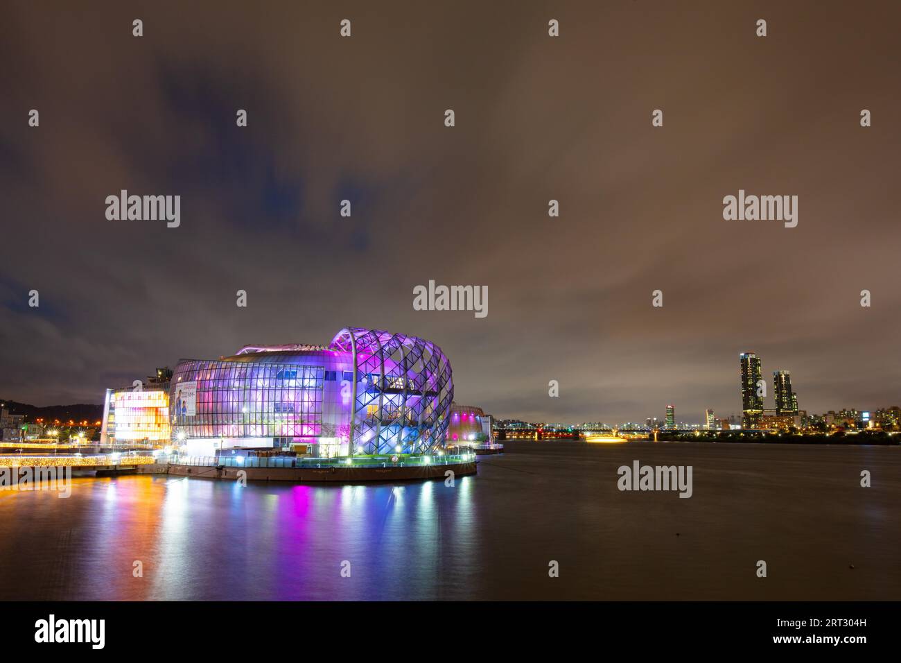 Some Sevit is a culture complex built on manmade islands on the Han River near Banpo Bridge in ...