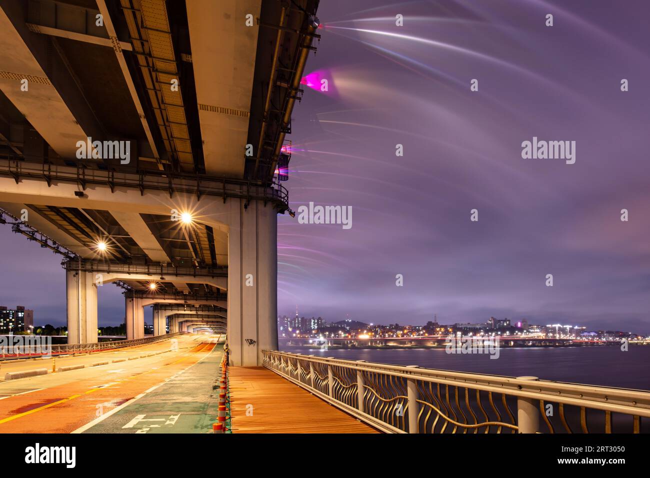 The famous Banpo Bridge is illuminated at night with water fountain ...