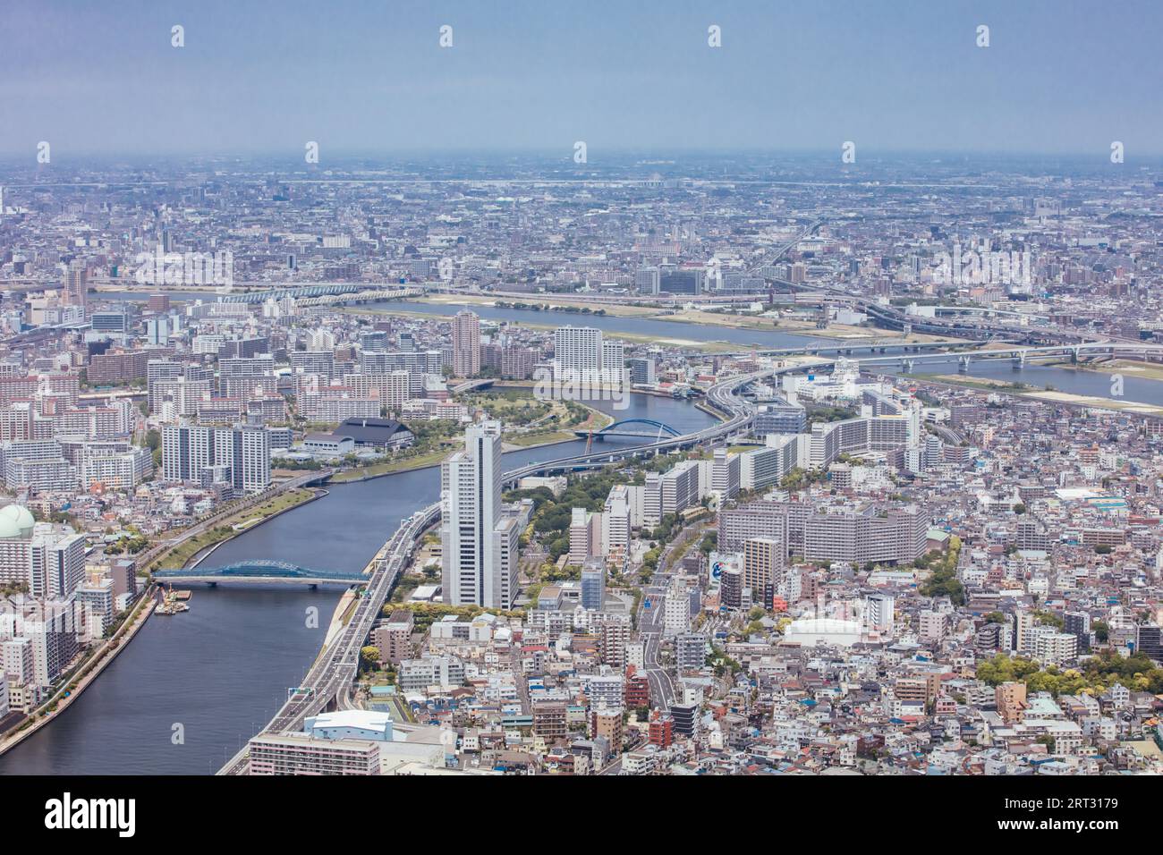 An aerial shot of the Tokyo skyline from the tallest tower in the world ...