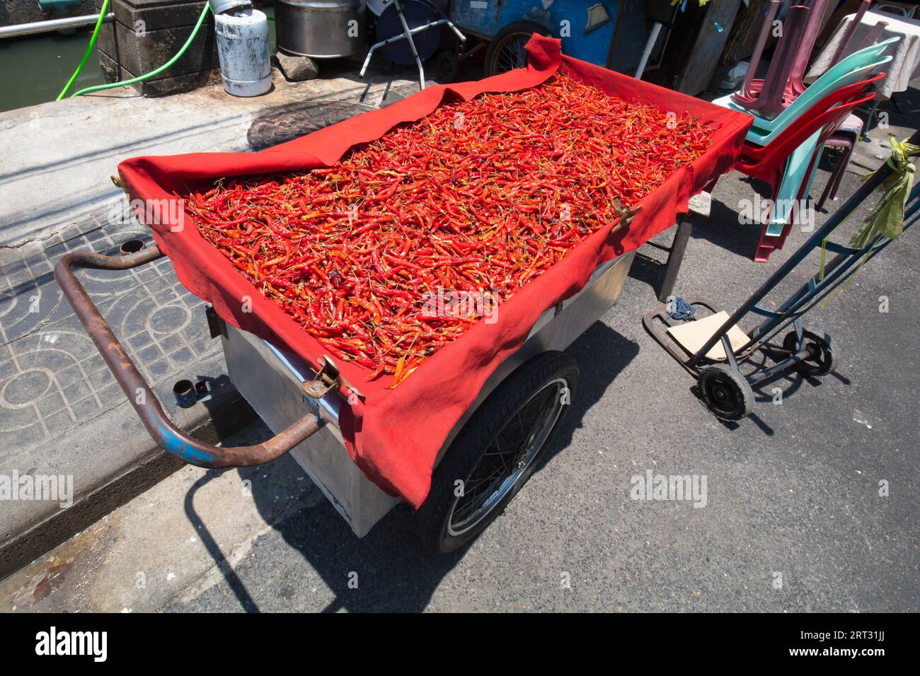 Food cart pod hi-res stock photography and images - Alamy