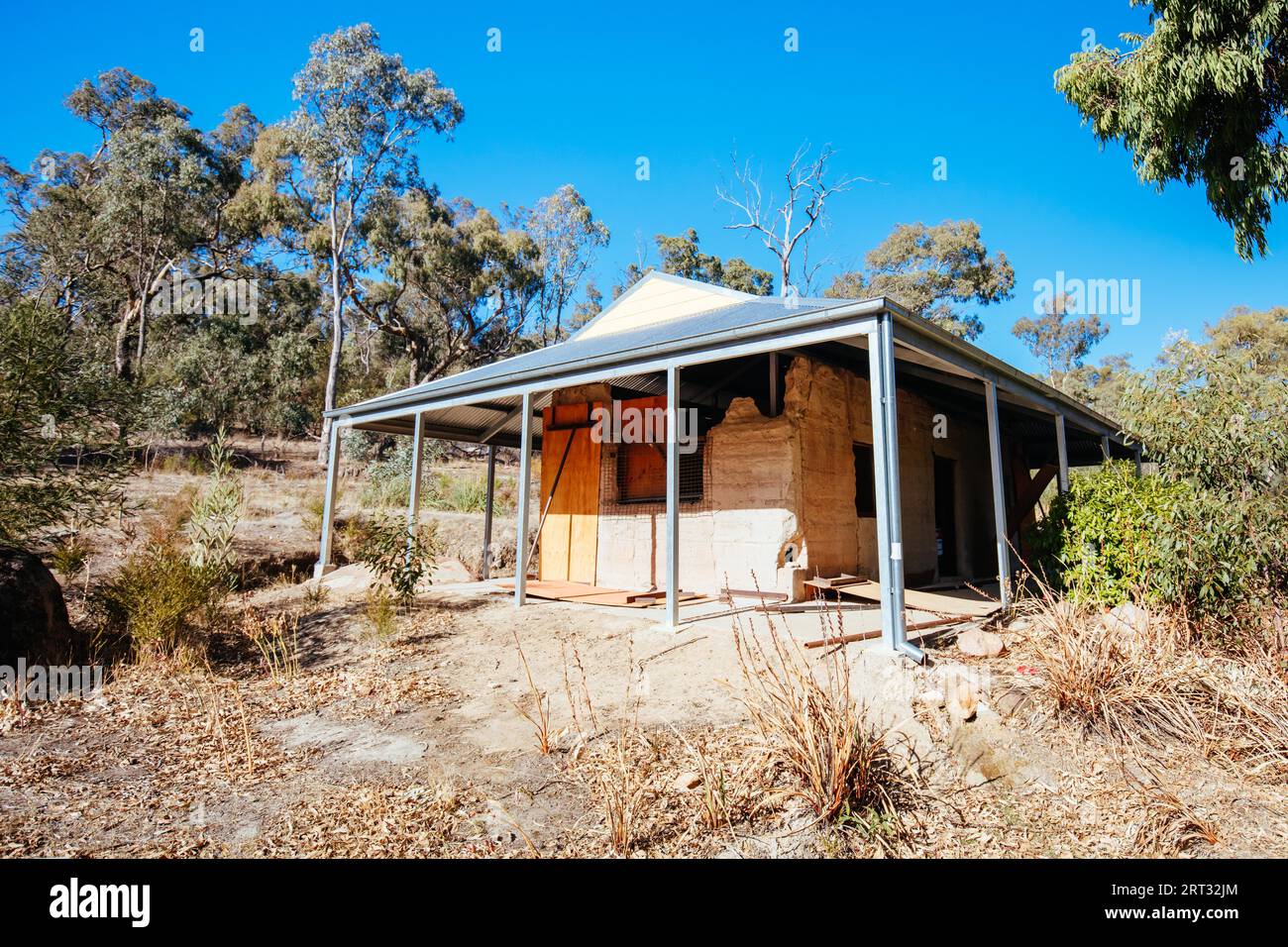 Mackenzie River picnic area and remnants of cottages in Zumsteins ...