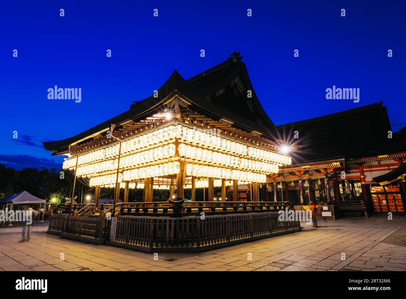 Kyoto, Japan, May 16 2019: Maidono at Yasaka-Jinja Shrine in Kyoto ...