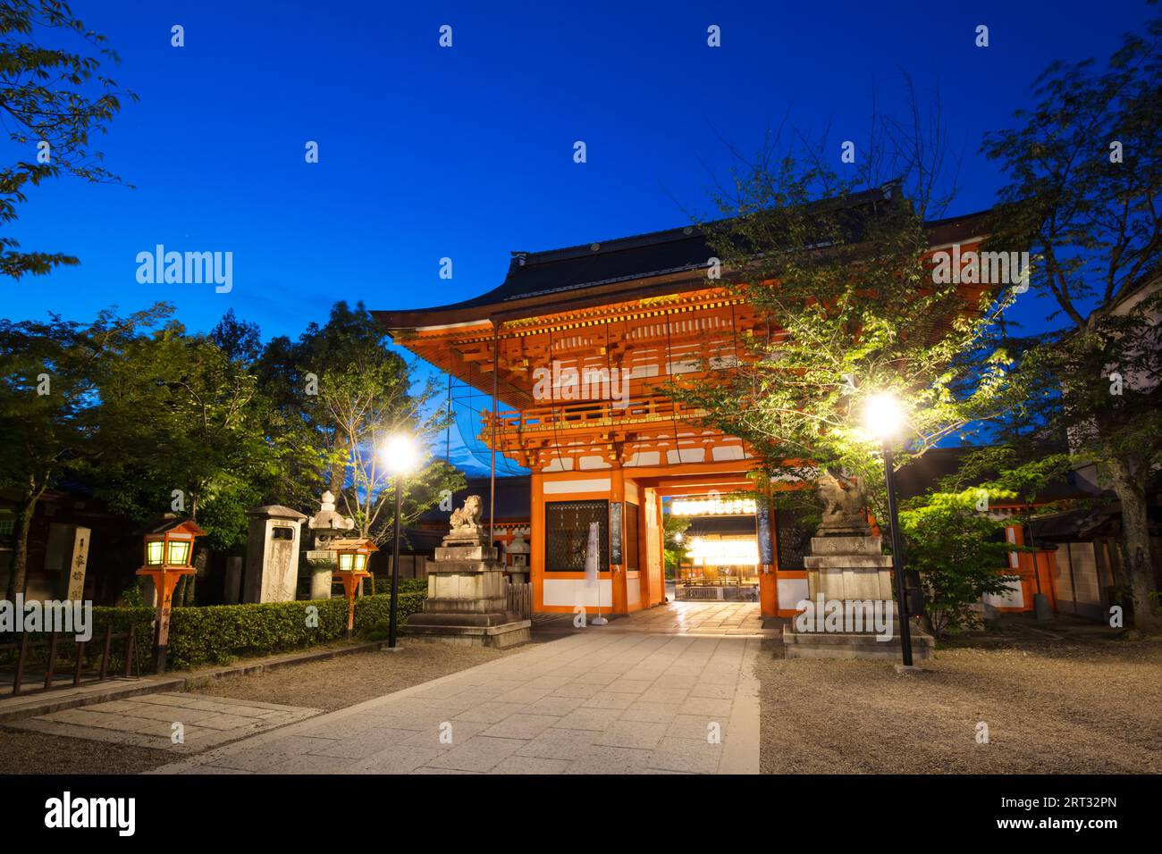 Kyoto, Japan, May 16 2019: Yasaka-Jinja Shrine at Minami-romon Tower ...
