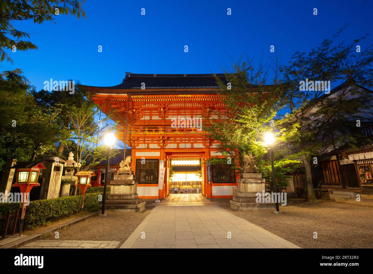 Kyoto, Japan, May 16 2019: Yasaka-Jinja Shrine at Minami-romon Tower ...
