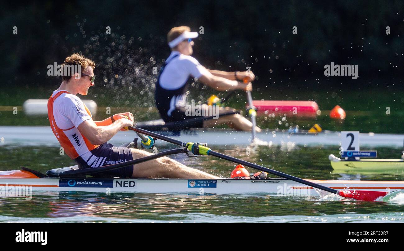 Volwassen man hi-res stock photography and images - Alamy