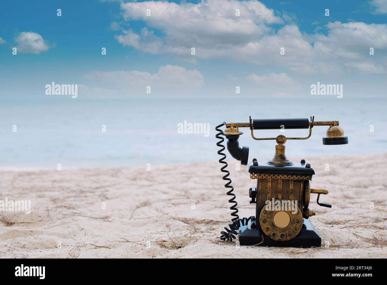 Retro telephone black gold hi-res stock photography and images - Alamy