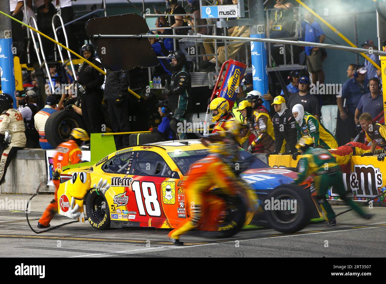 Kyle busch pit stop hi-res stock photography and images - Alamy
