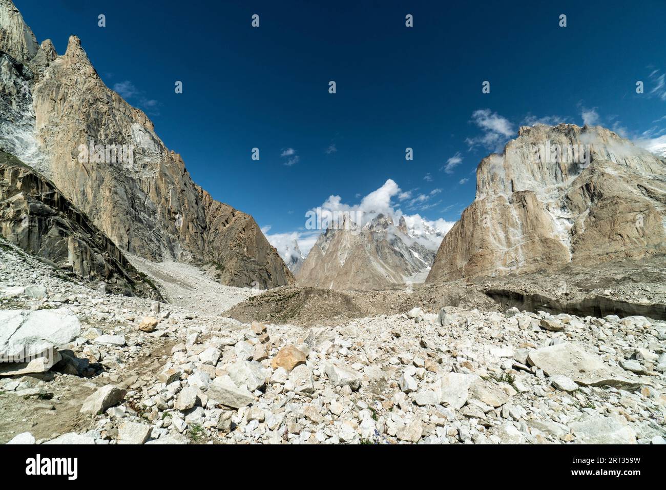 Karakoram Mountain Range peaks from Baltoro glacier Stock Photo - Alamy