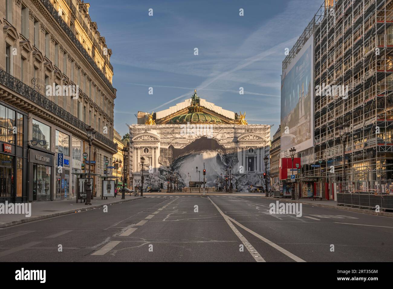 Paris, France - 09 10 2023: Boulevard Haussmann. Facade of the Paris ...