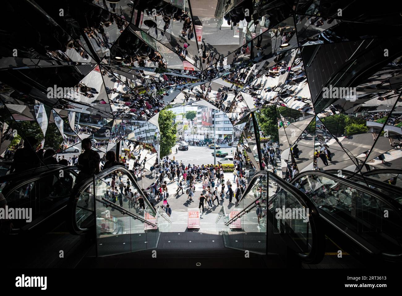 Tokyo, Japan, May 12 2019: The famous mirrors at the entrance of Tokyu ...