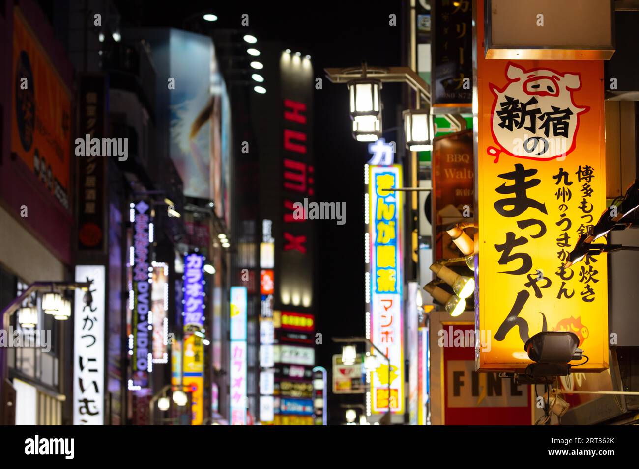 Shinjuku, Japan, 19 May 2019: Neon signs illuminate Tokyo?s busy ...