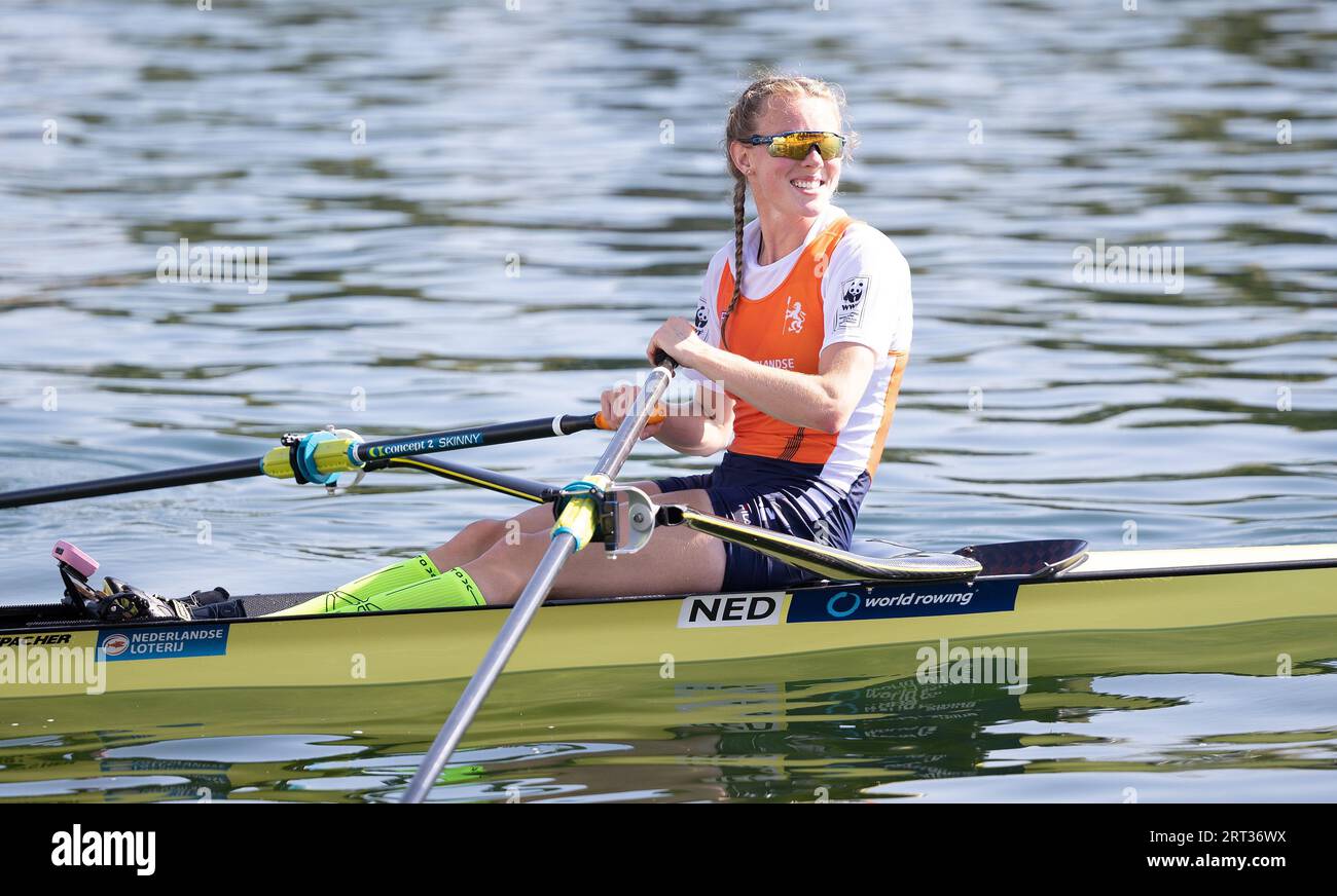 Volwassen man hi-res stock photography and images - Alamy