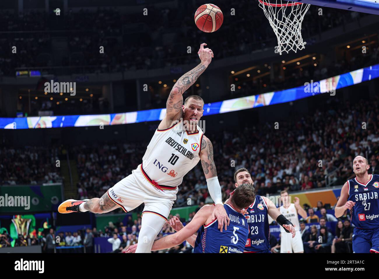 Manila, Philippines. 10th Sep, 2023. Daniel Theis (L) of Germany loses ...
