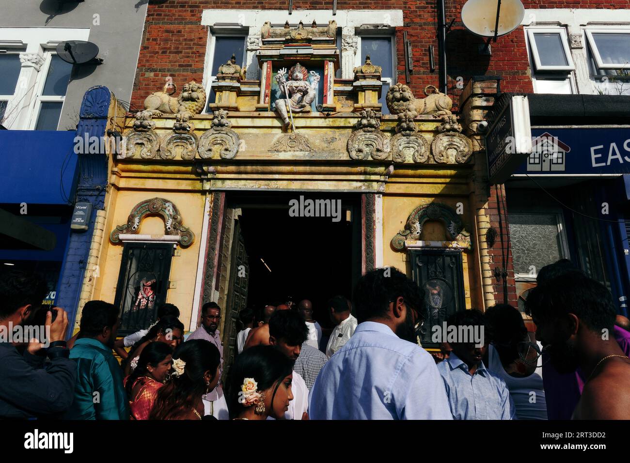 London, UK. 10th September 2023. Thousands of Hindu worshippers gather ...