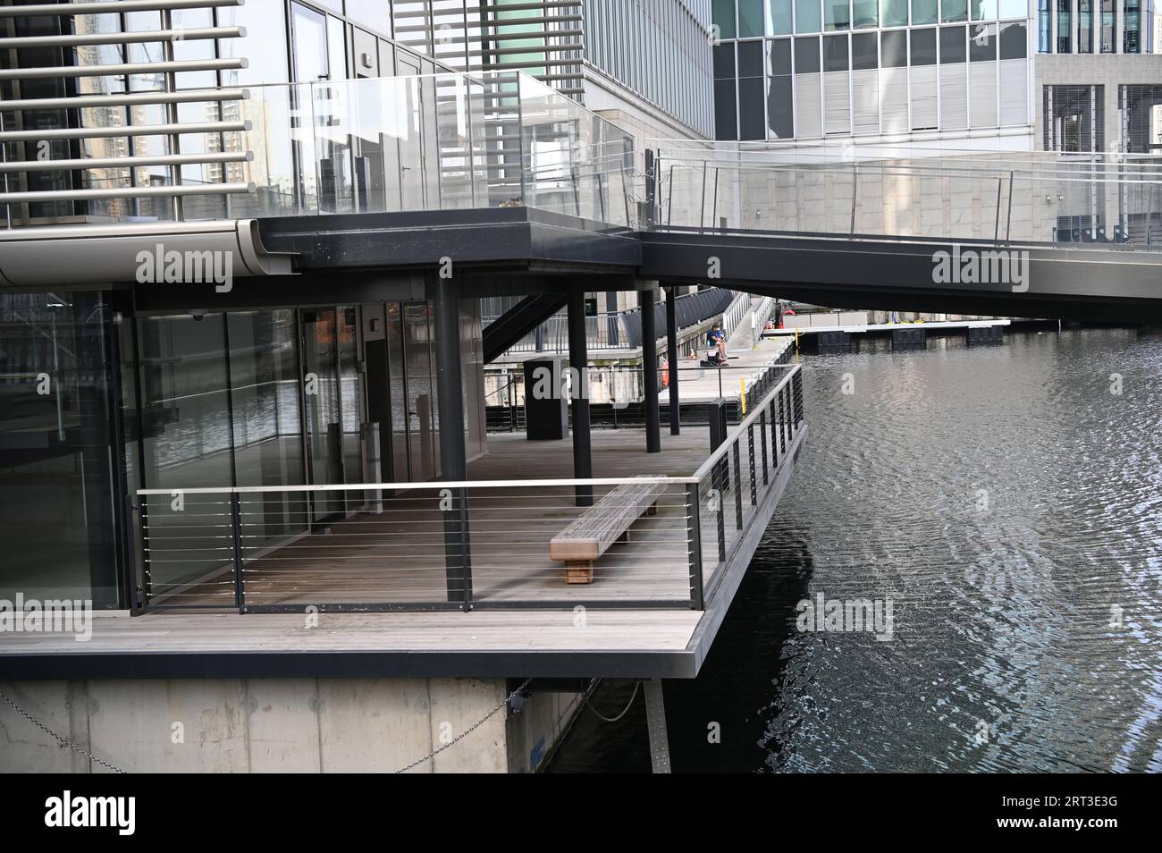 Riverside bar canary wharf hi-res stock photography and images - Alamy