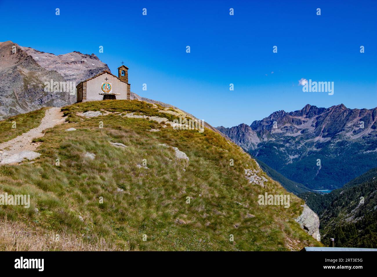 Isolated and beautiful Chiesetta della Madonna della Neve overlooking ...