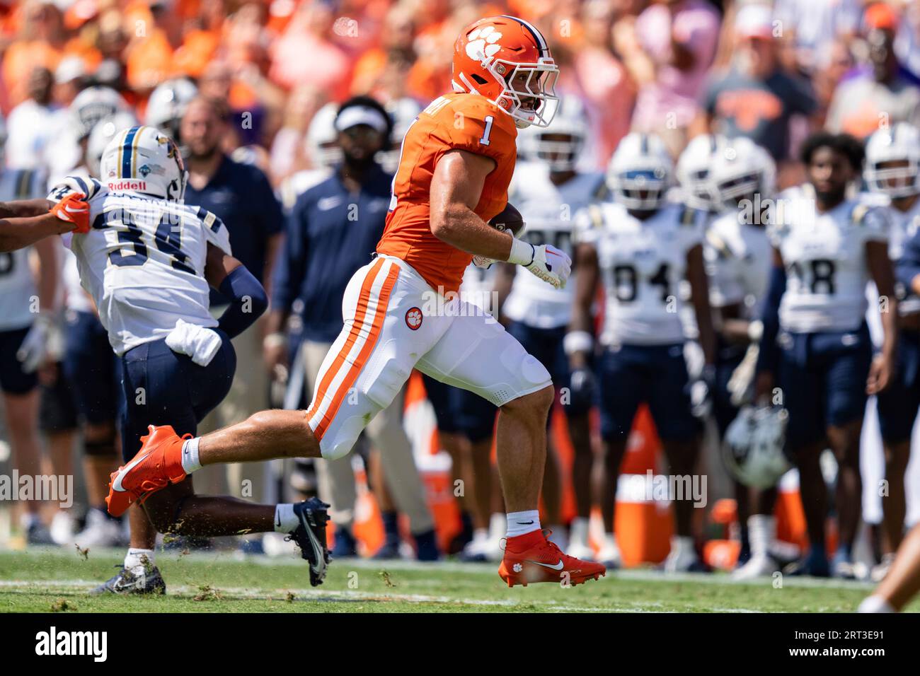 Clemson running back Will Shipley (1) runs with the ball against ...