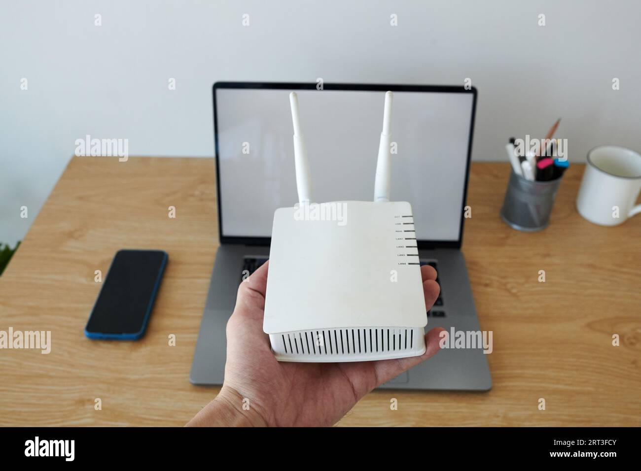 Computer desktop showing mail hi-res stock photography and images - Alamy