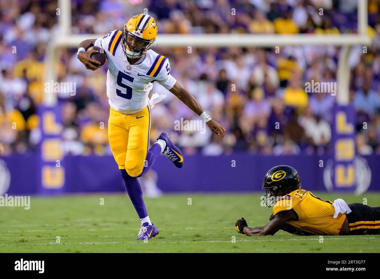 LSU quarterback Jayden Daniels (5) runs during an NCAA college football ...
