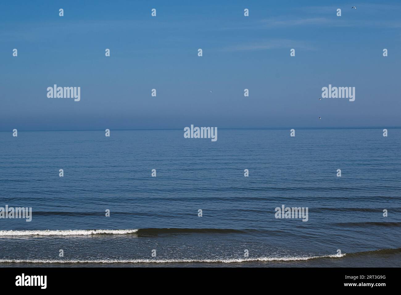Scenic coastal view gentle waves hi-res stock photography and images ...