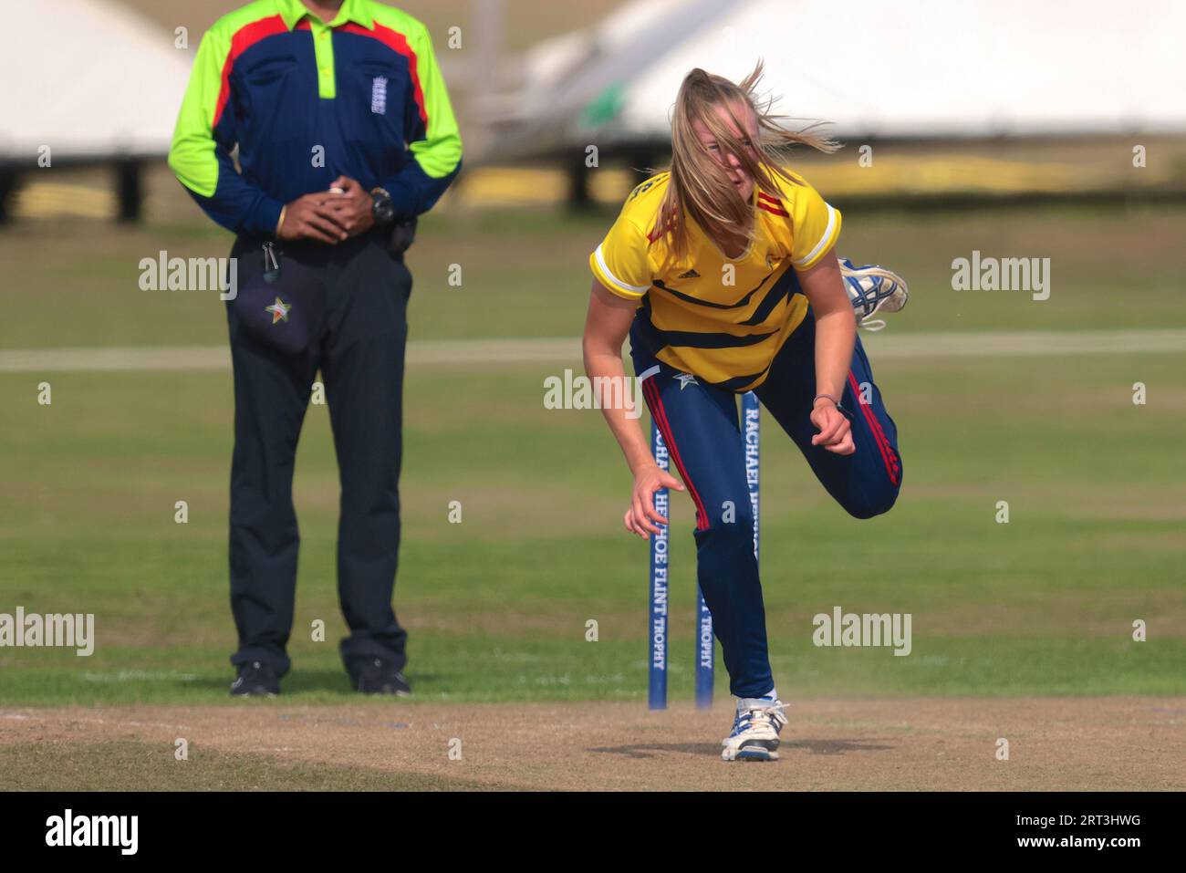 London, UK. 10th Sep, 2023. Alexa StonehouseBowling as The South East ...