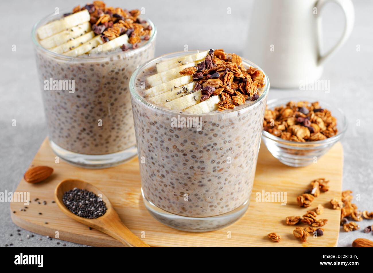 Chia Pudding with Banana, Granola and Cinnamon, Overnight Banana Oats ...