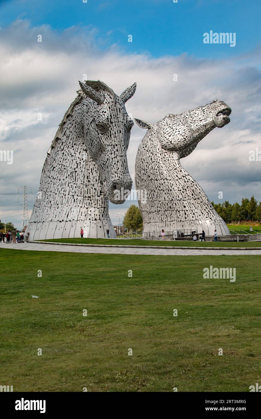The Kelpies, iconic steel sculptures of horse heads, Grangemouth ...