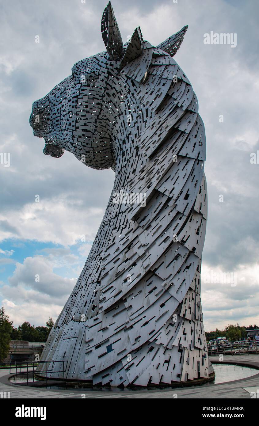 The Kelpies, iconic steel sculptures of horse heads, Grangemouth ...