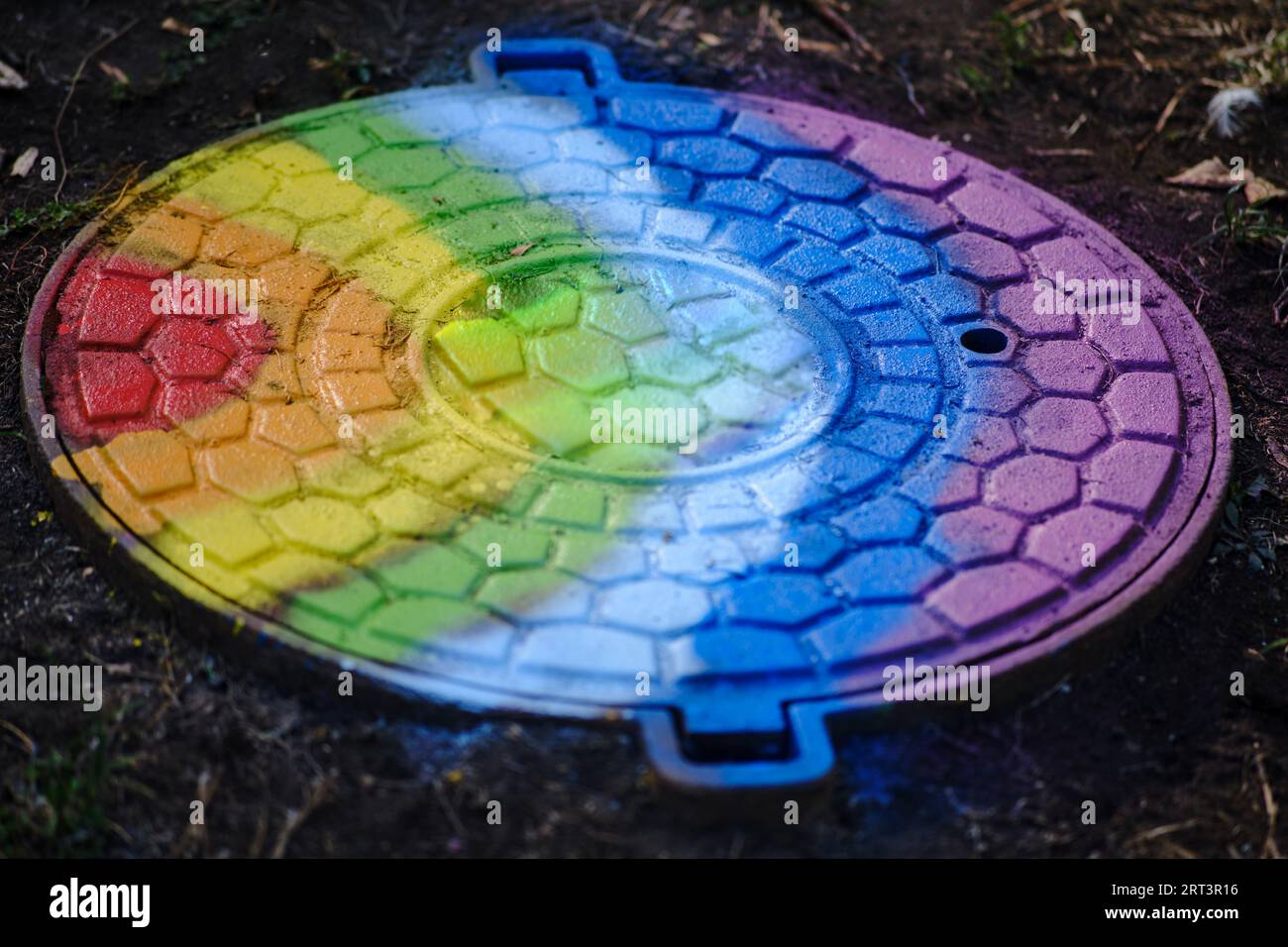 Manhole cover garden hi-res stock photography and images - Alamy