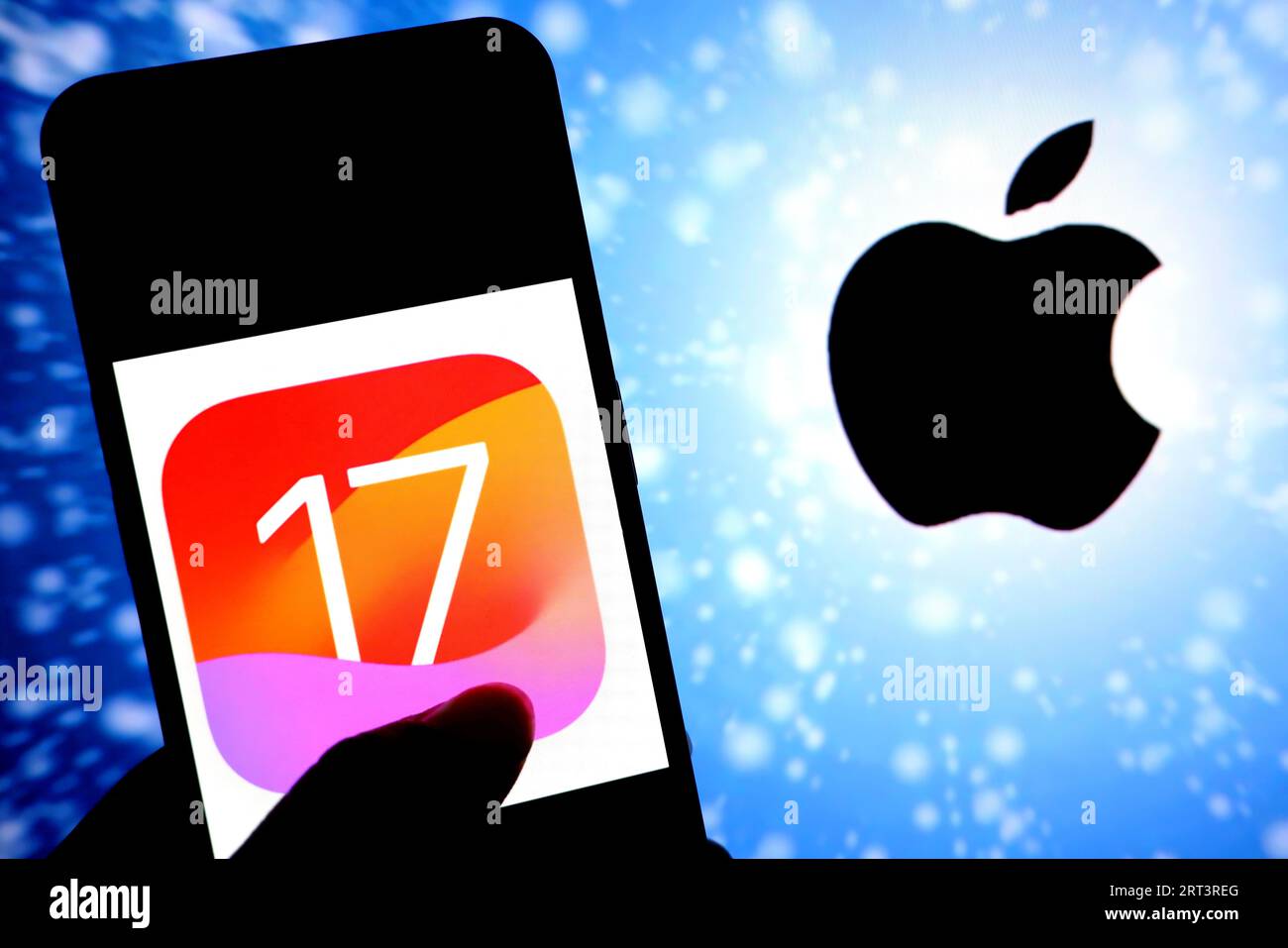 Ios 17 operating system hi-res stock photography and images - Alamy