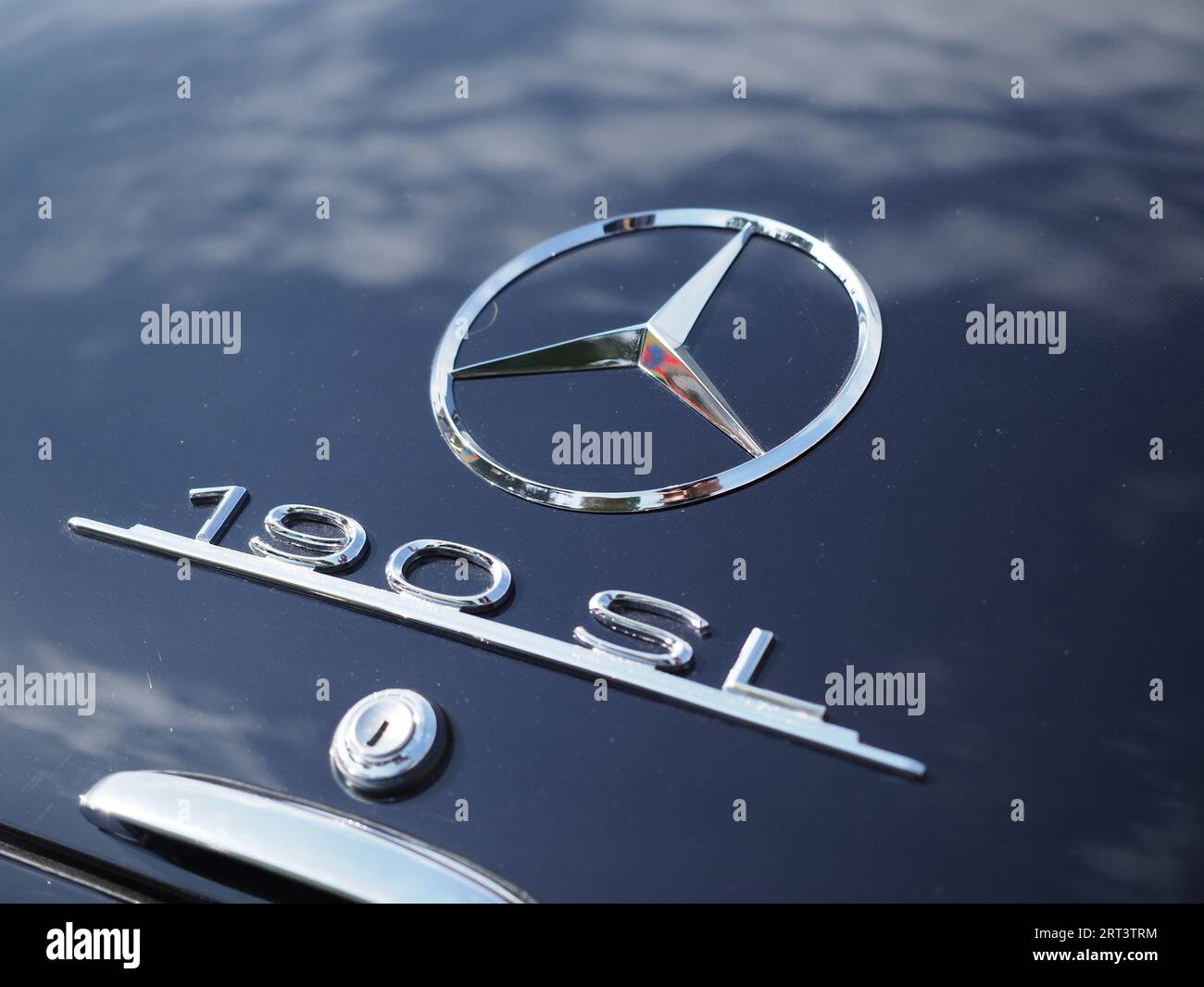 Close up of a Mercedes Benz 190 SL classic car Stock Photo - Alamy