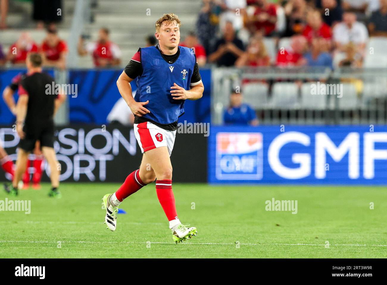 Sam costelow wales rugby hi-res stock photography and images - Alamy