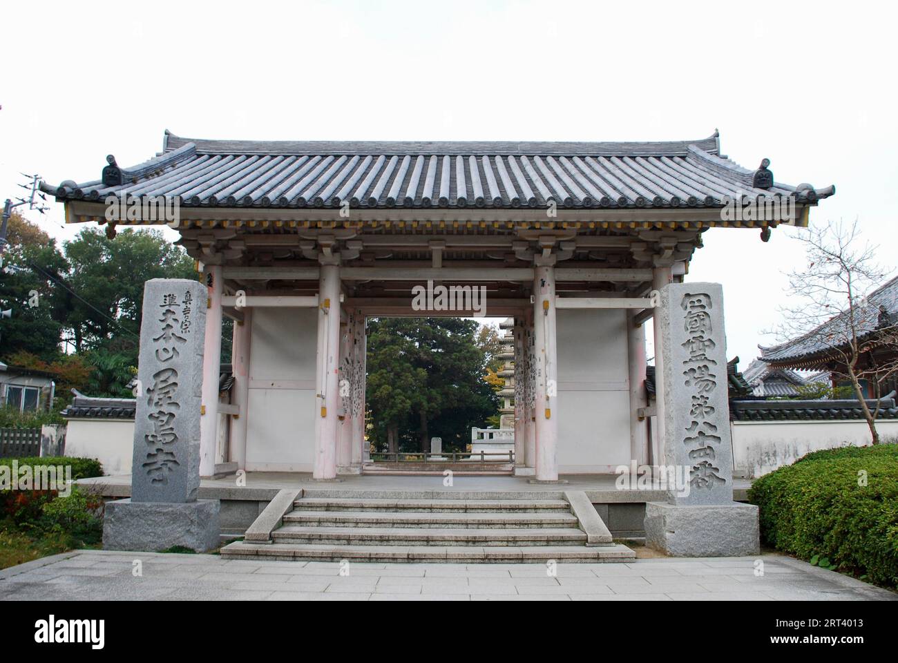 The entrance to a traditional Chinese building featuring intricate ...
