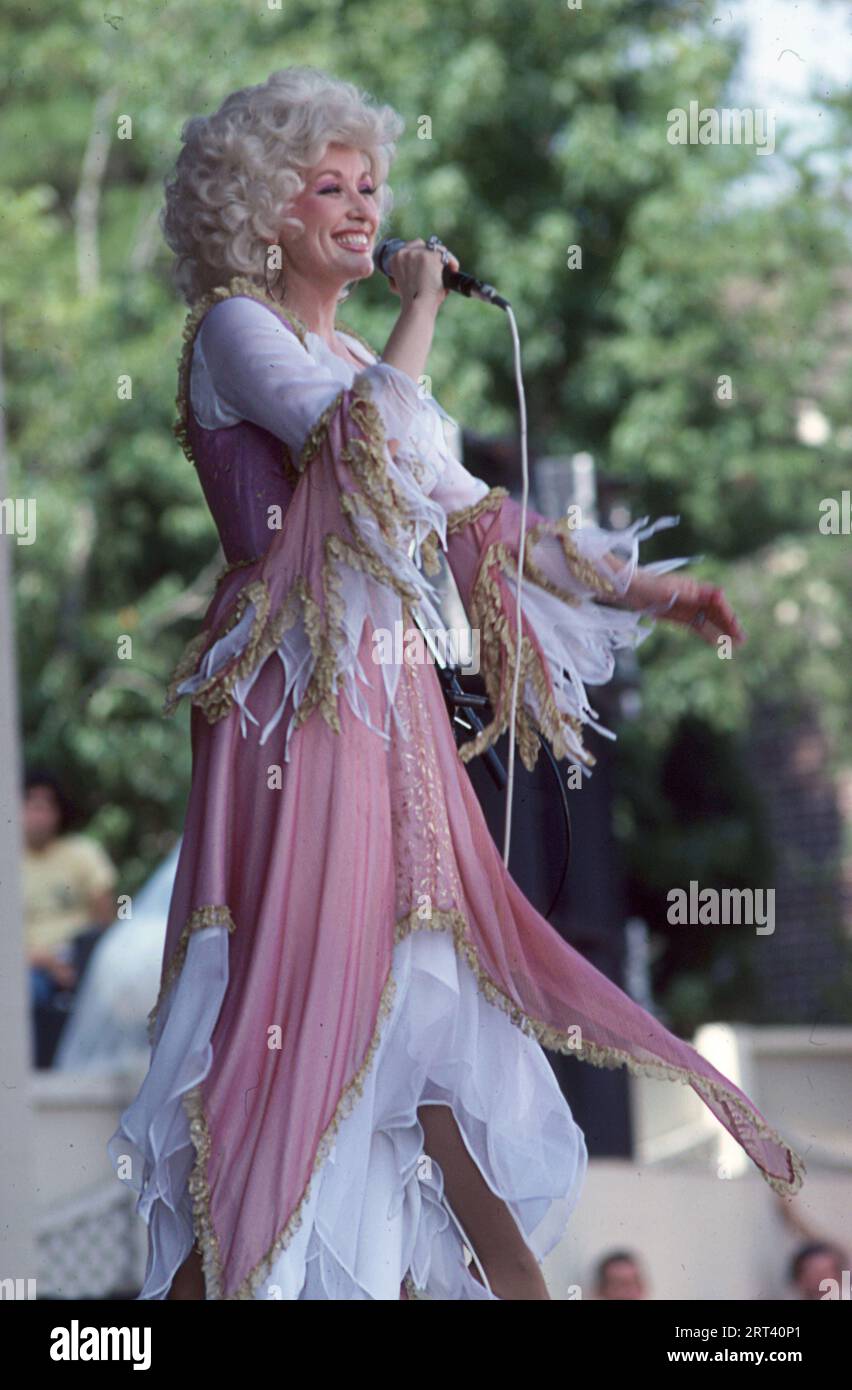 Superstar Dolly Parton performing onstage at a concert during her 1978 ...