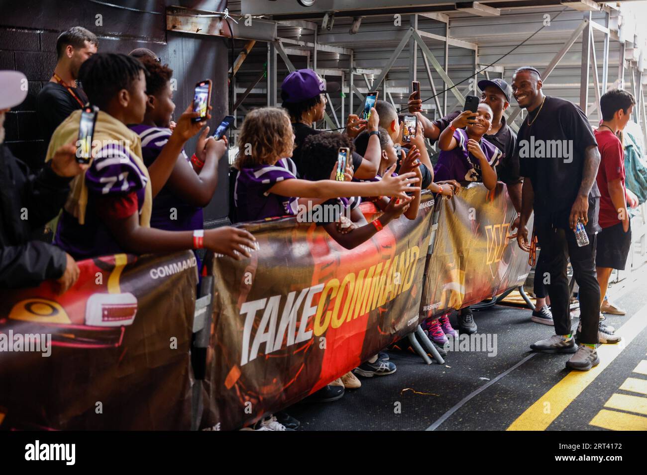 Washington commanders fans hi-res stock photography and images - Alamy