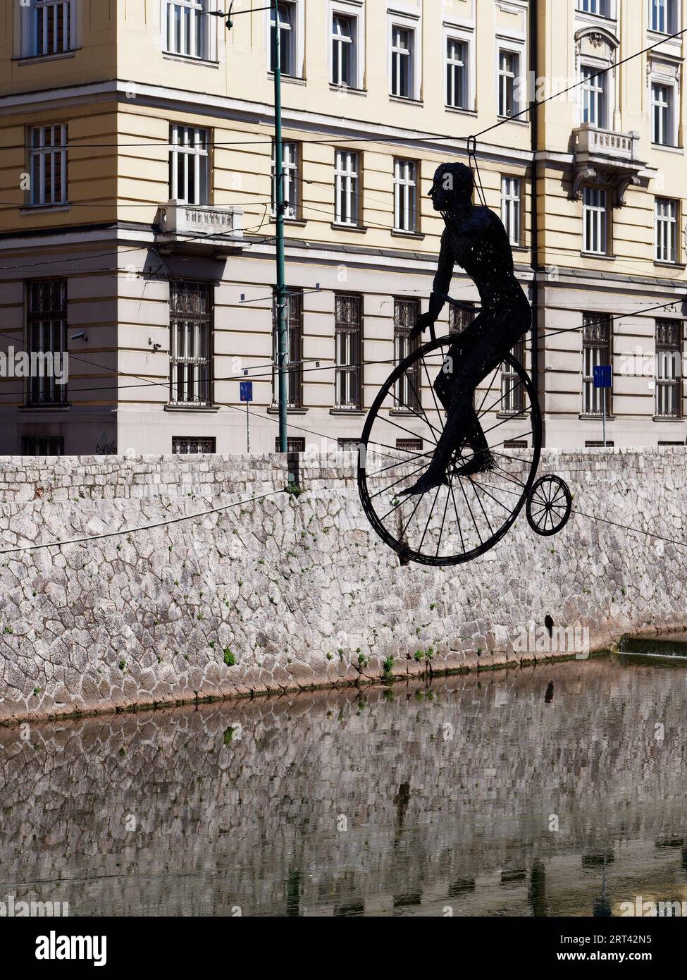 Silhouette person in bicycle hi-res stock photography and images - Alamy