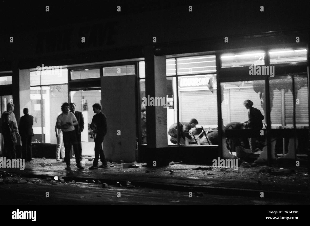 Looters looting Black and White Stock Photos & Images - Alamy