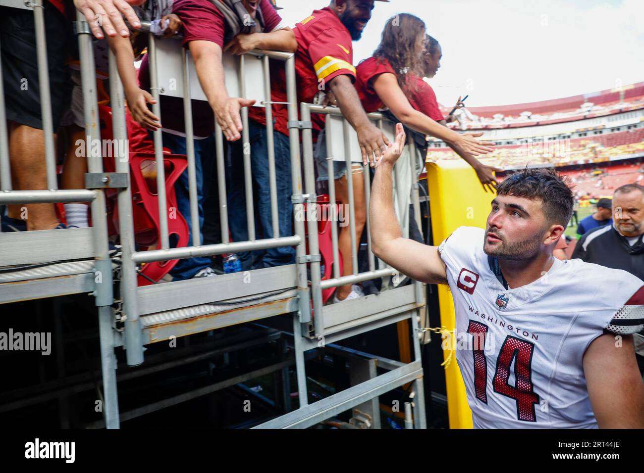 Washington commanders fans hi-res stock photography and images - Alamy