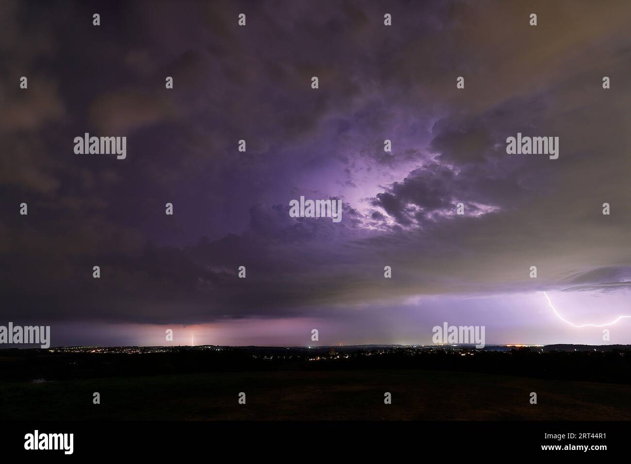 Bolts of lightning captured over Swillington,Garforth,Kippax,Allerton ...