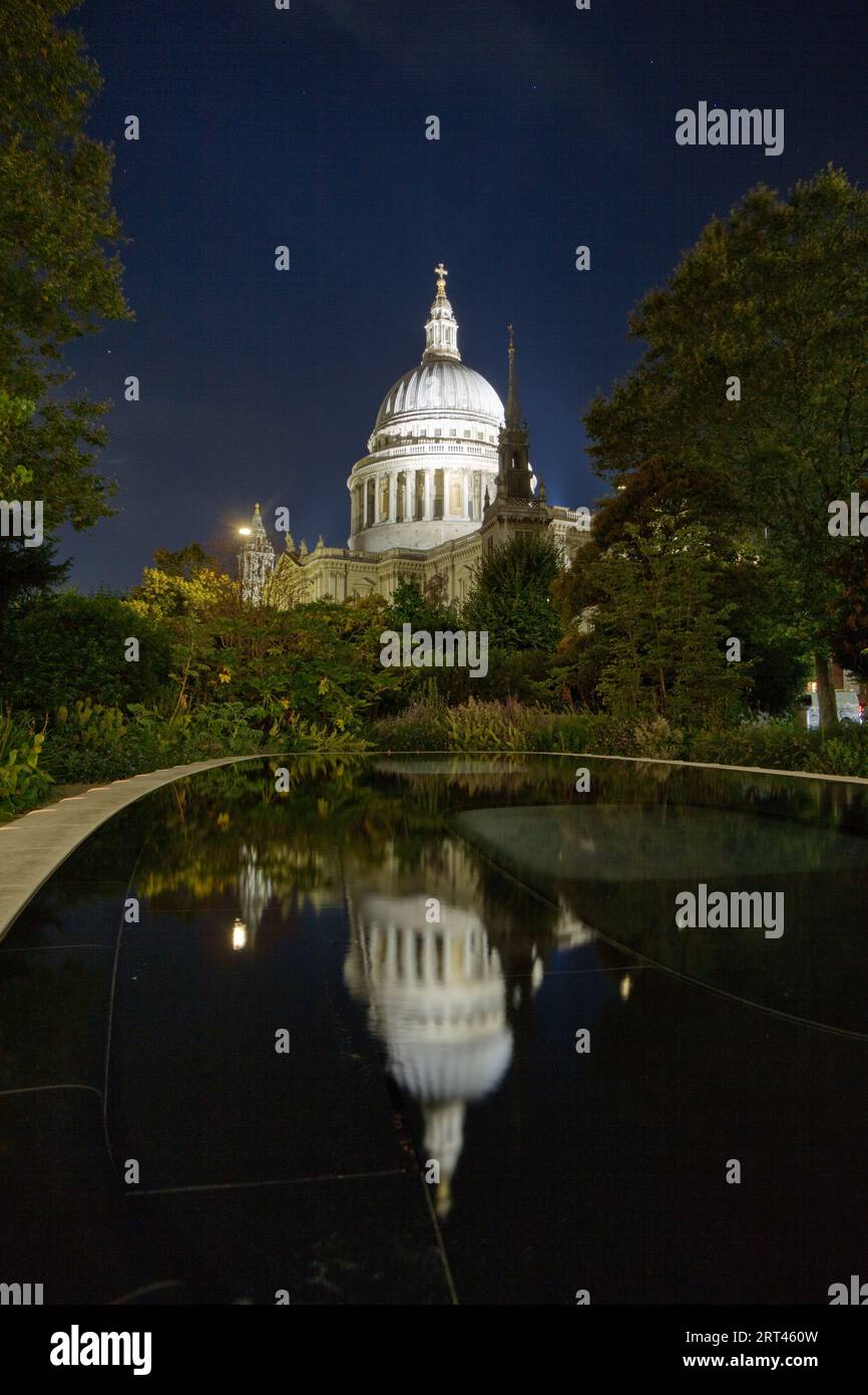 St Paul's Cathedral and it's reflection in the reflection pool at 1 New Change London Stock ...